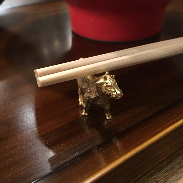 牛の箸置き金色[gold chopstick rest cow] | comyplanet